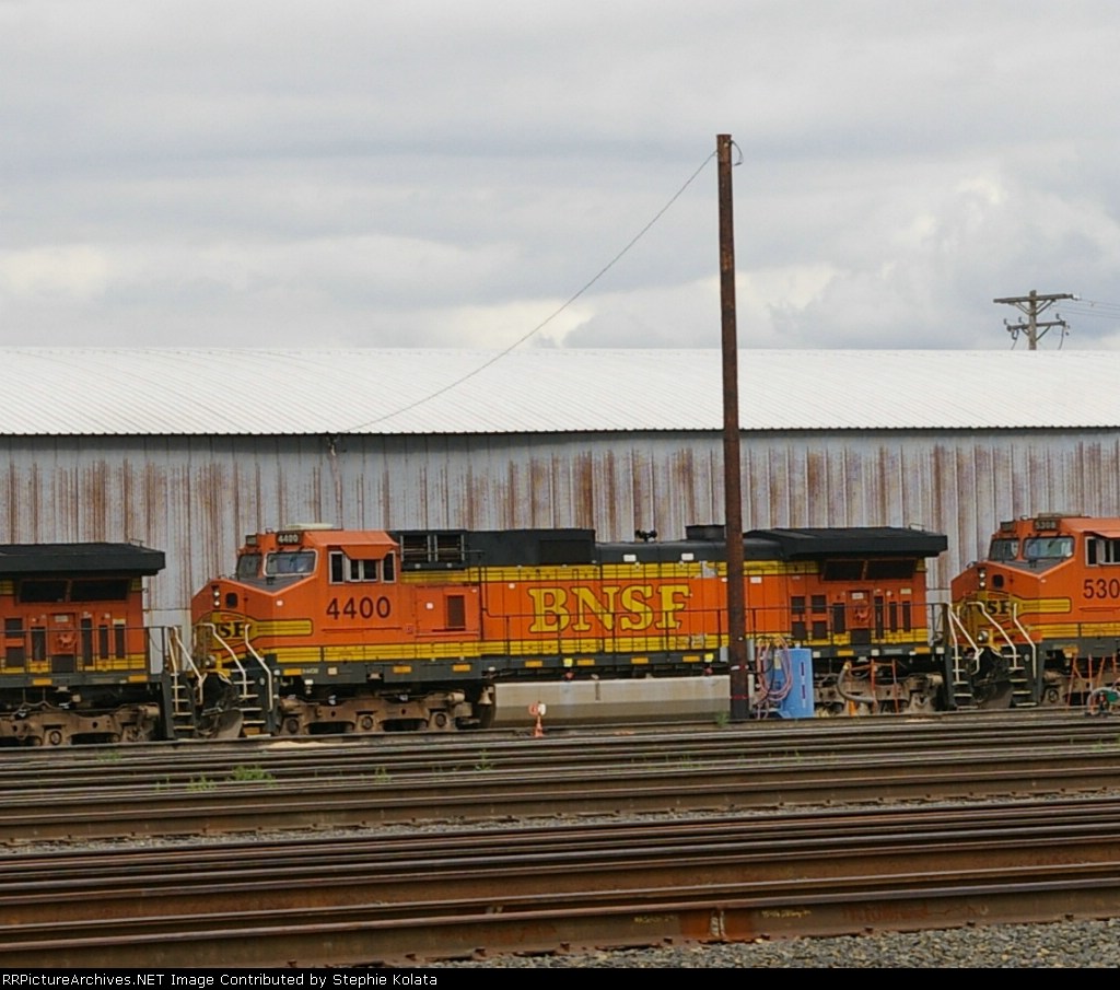 BNSF 4400